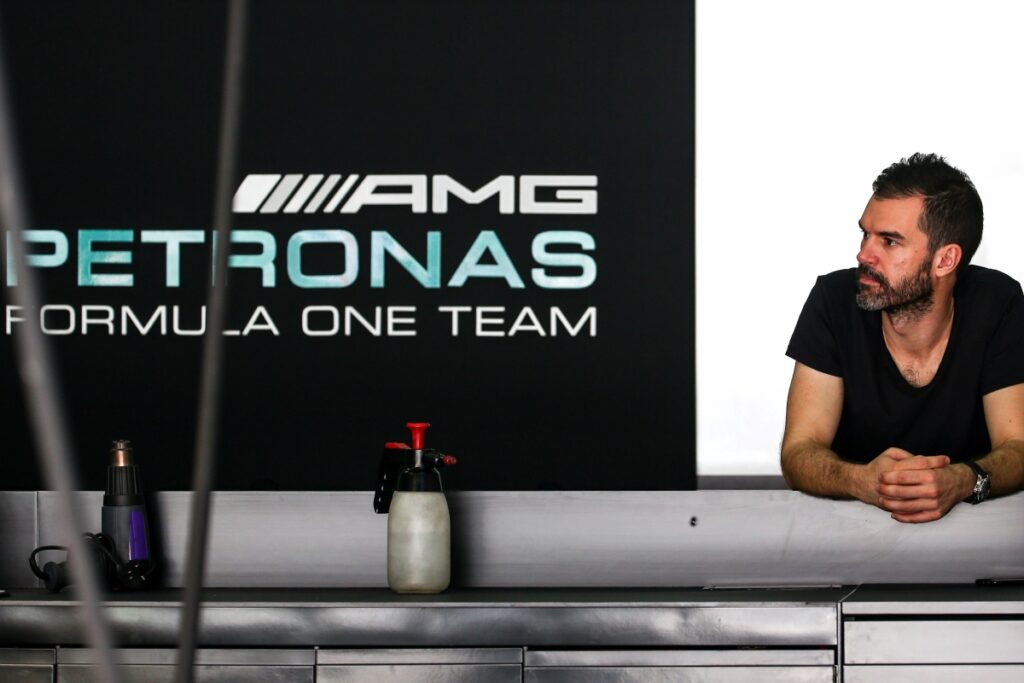 Hamilton reunites with ex-manager ahead of 2024 F1 season – Motorsport Week