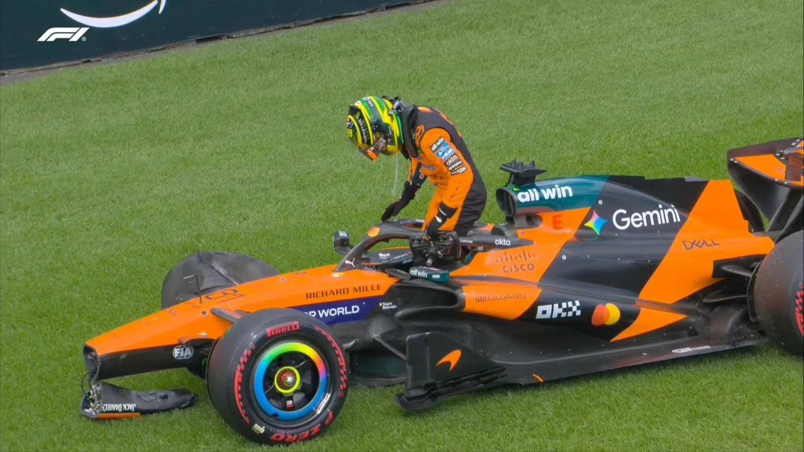 Oscar Piastri issues apology after crashing out of F1 Australian GP ...